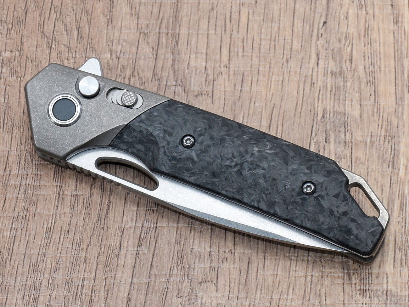 Understanding The Button Lock Knife: A Comprehensive Guide | HT Pocket Knife